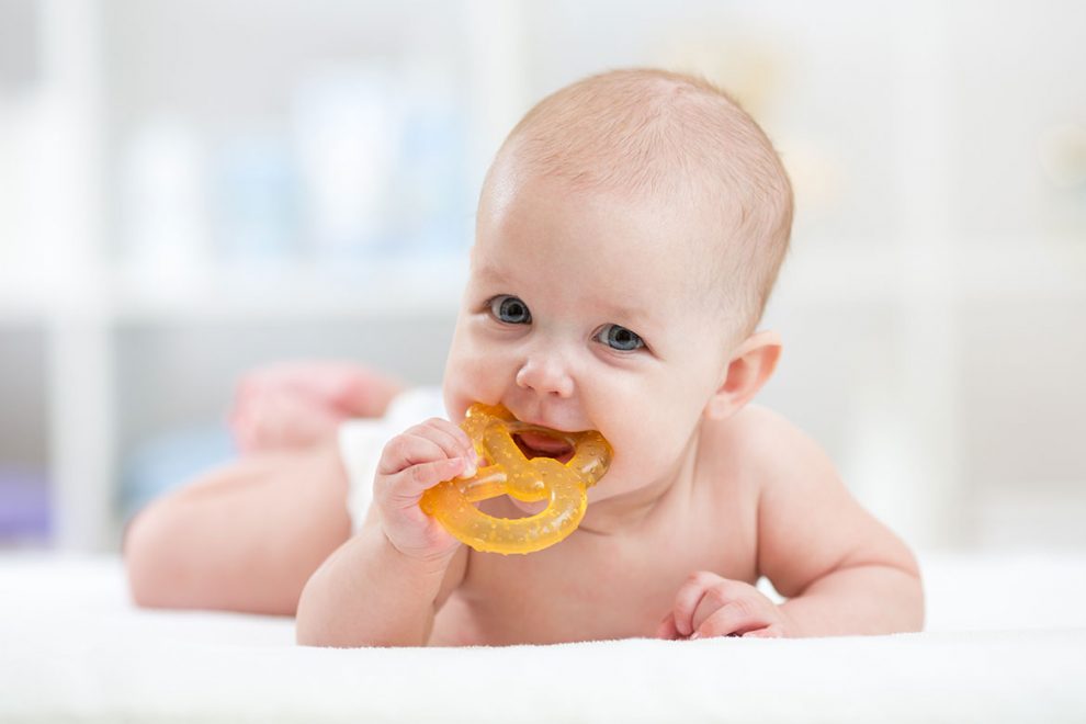 Primi Dentini: Come Alleviare il Dolore e Far Dormire Bene il Neonato